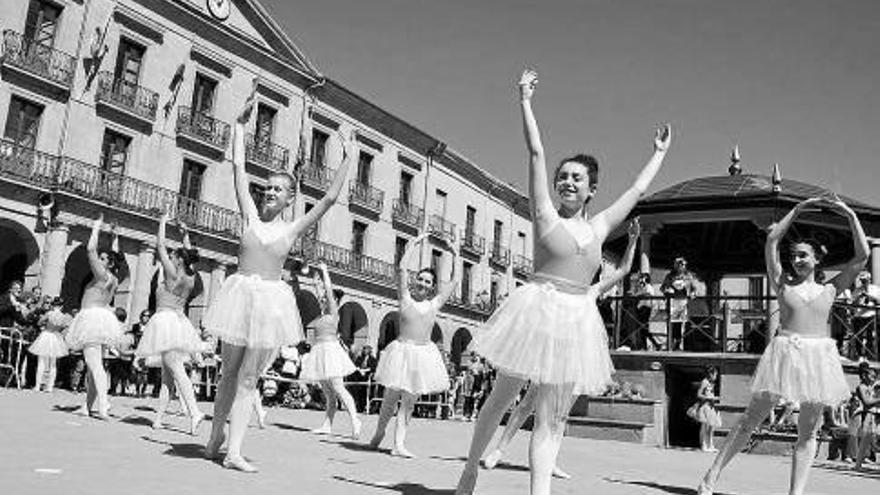 Danza clásica en la plaza
