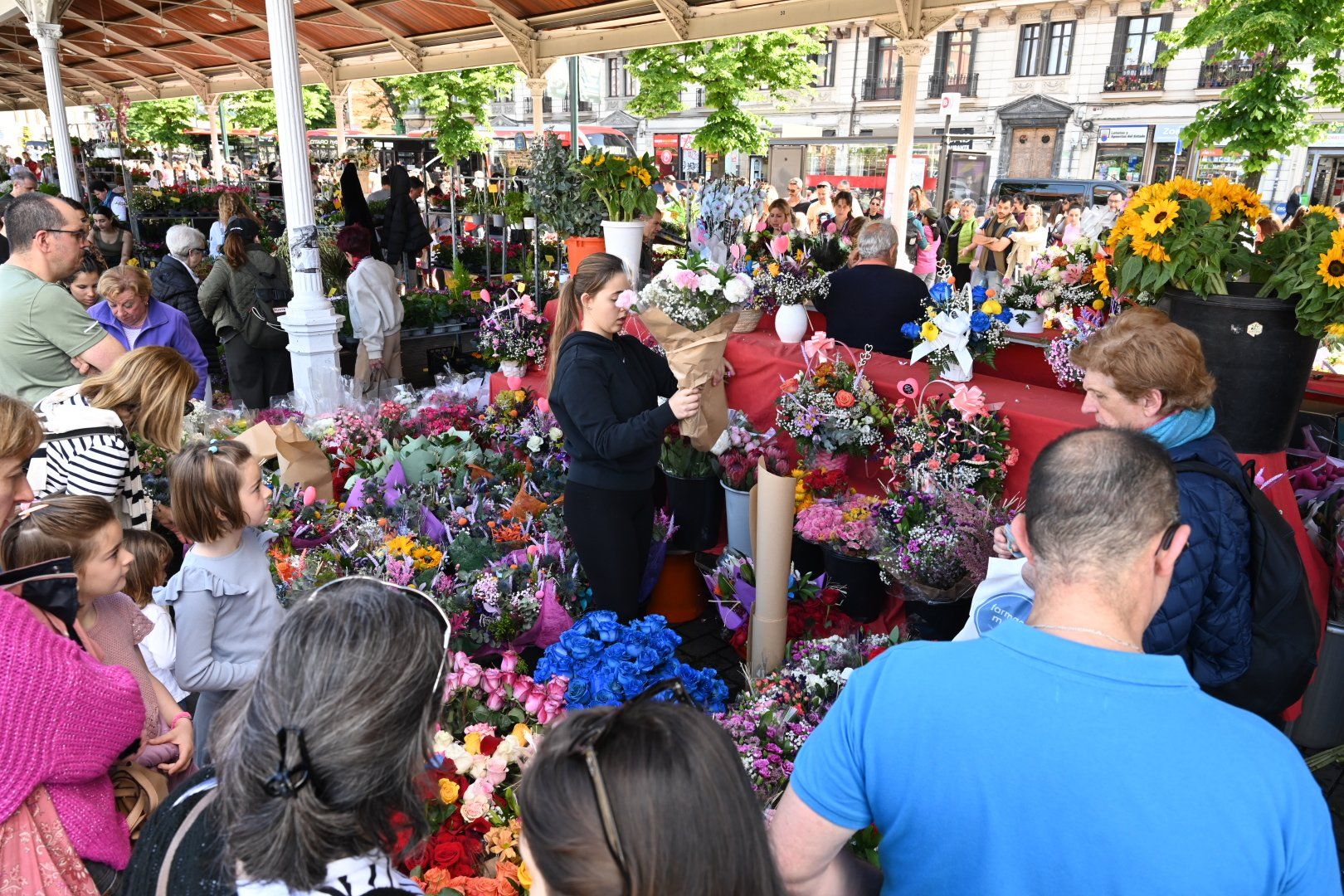En imágenes: El Mercado de Flores y Plantas del Arenal, a rebosar