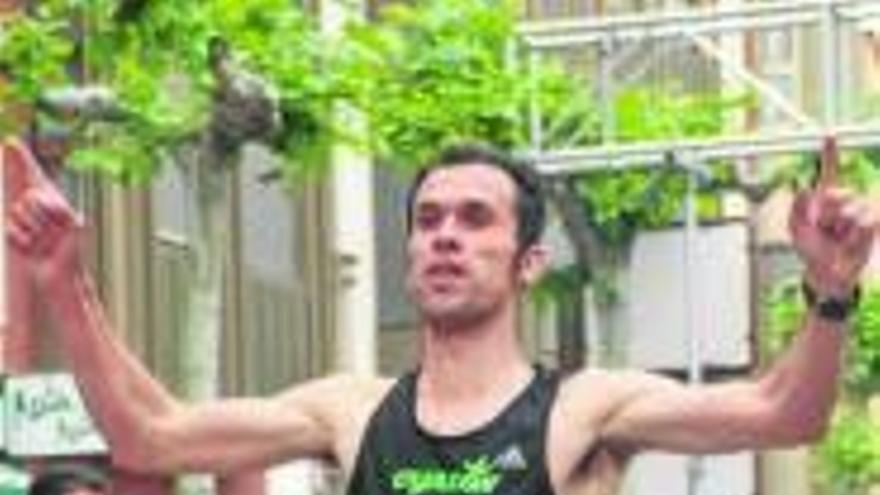 Fran Cabrera y Fermín Fuentes se cuelgan medalla en Gijón