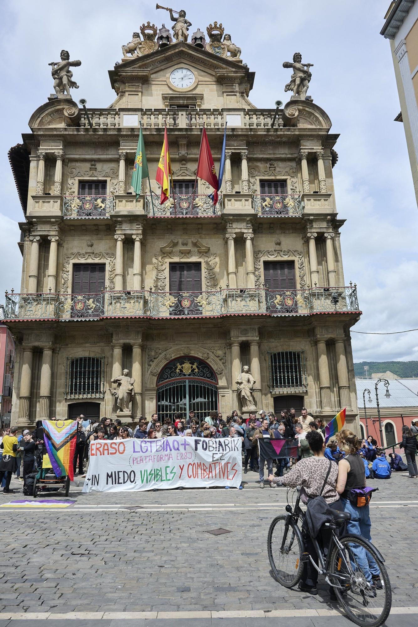 Concentración en Pamplona con motivo del Día Internacional contra la ...