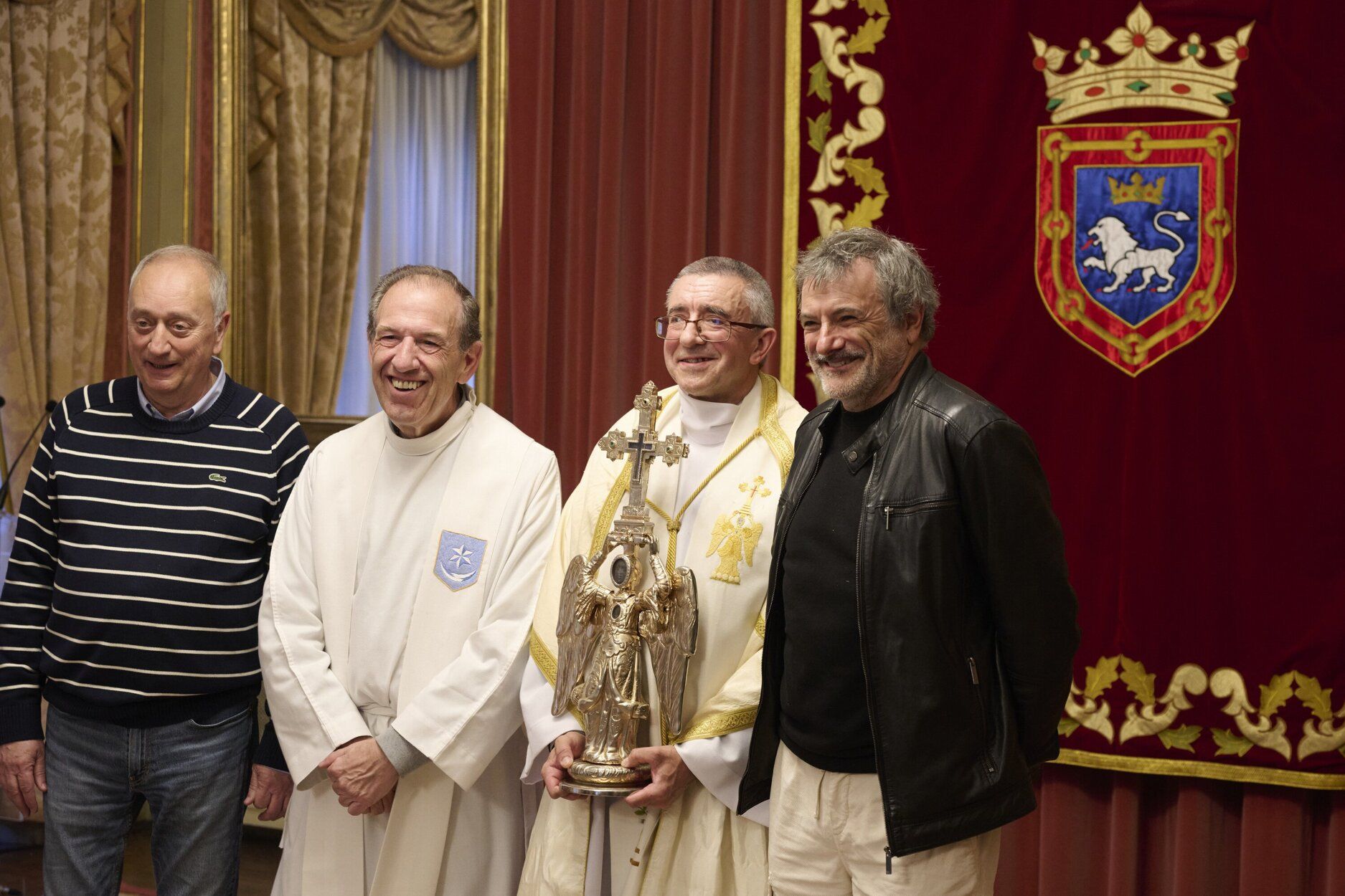 Visita de la imagen del Ángel de Aralar al Ayuntamiento de Pamplona