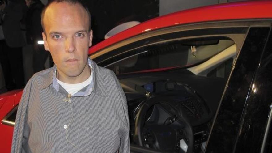 David Rivas, el joven que conduce con los pies