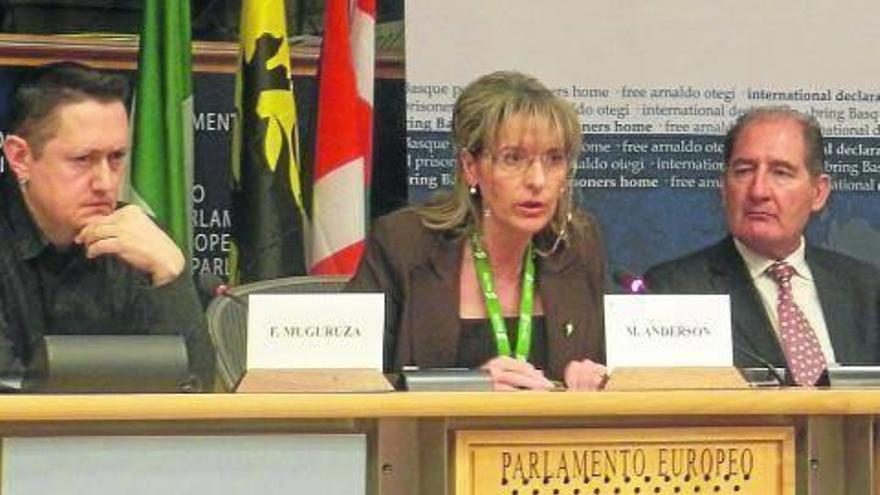 El mediador Brian Currin alerta de que ETA ve el desarme como una rendición