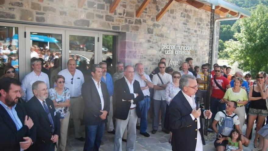 La localidad de Isaba estrena un complejo deportivo y un anfiteatro