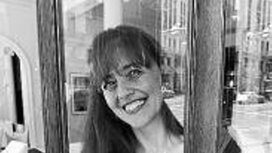 Laura Castañón debuta en la novela con la innegociable memoria histórica