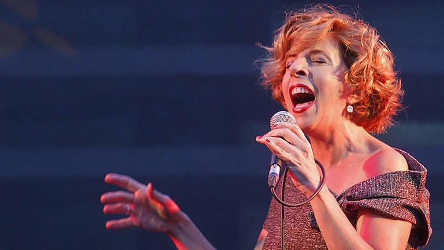 Soledad Giménez, tres décadas dedicadas al mundo de la canción