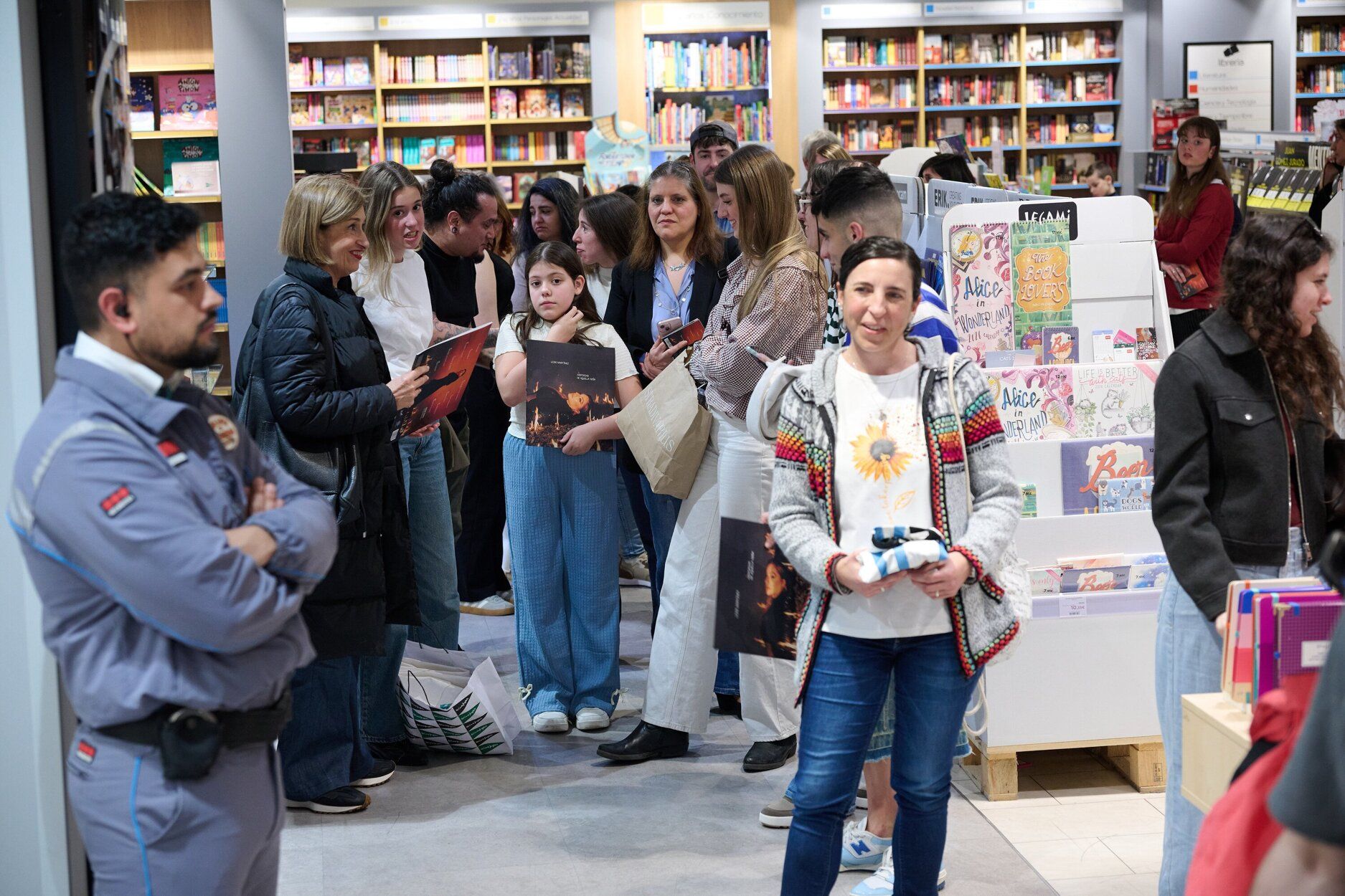 Fotos de la firma de ejemplares de Leire Martínez en Pamplona