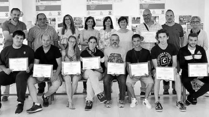Diplomas al alumnado del programa de carpintería