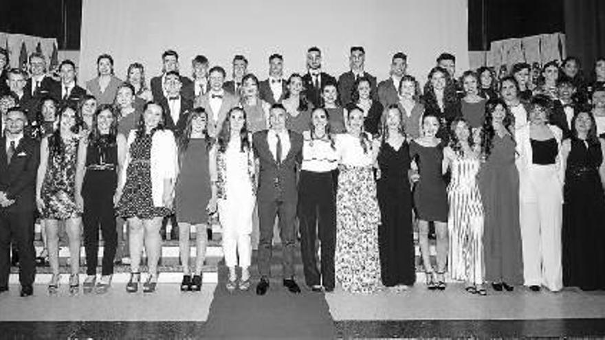 Los quintos de Marcilla festejan los 60 años. Acto de graduación de la 19ª promoción de ...