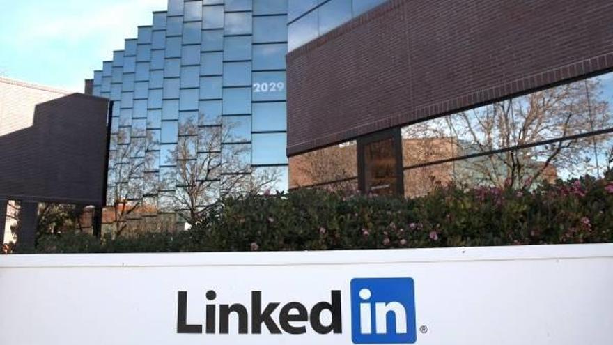 Tener el currículum en LinkedIn es 10 veces más efectivo que un e-mail