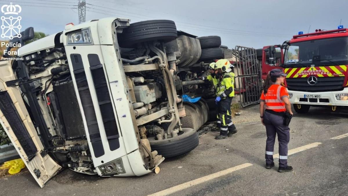 El camión de brócoli que volcó en Valtierra y que escondía un rosario ...