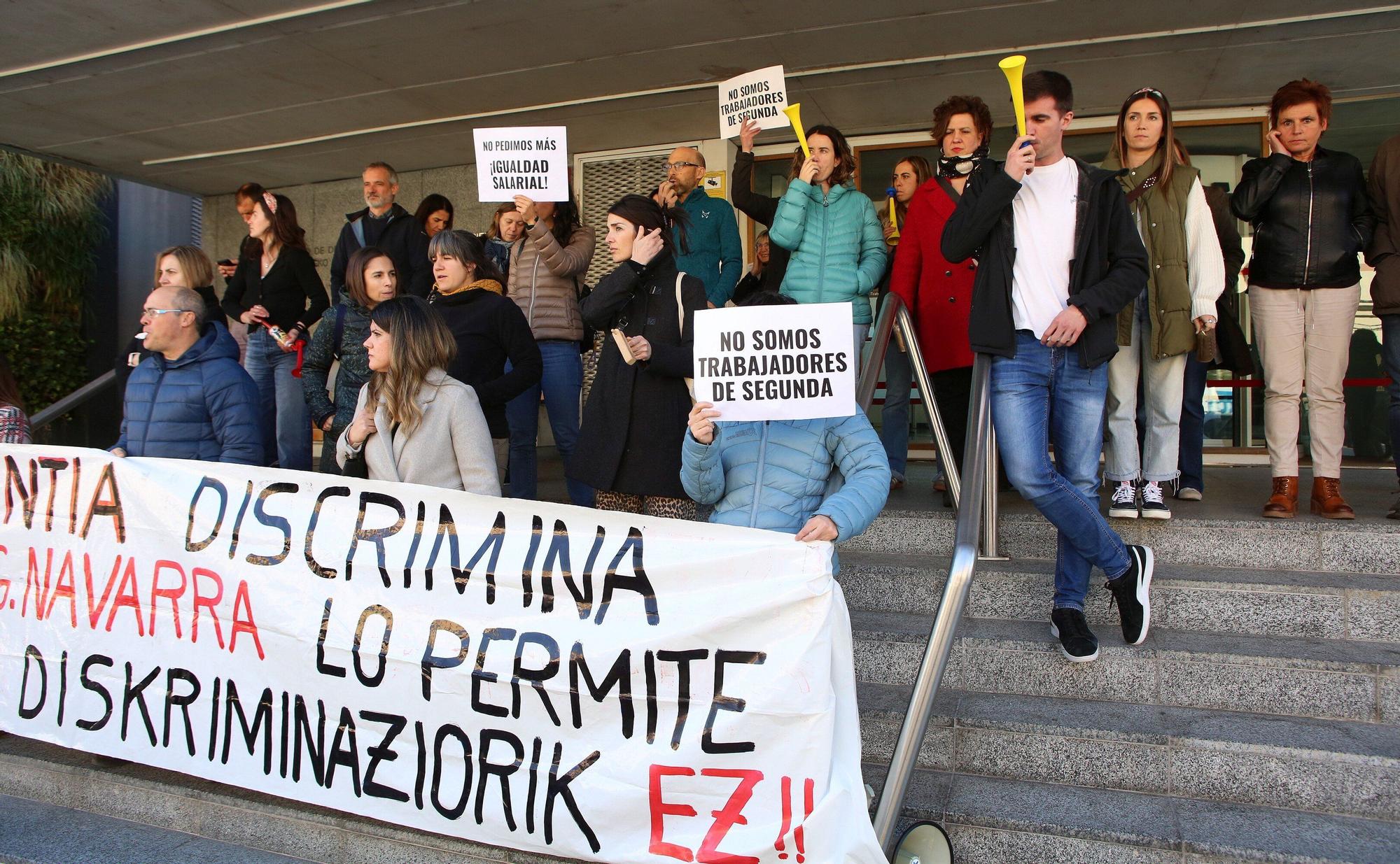 Trabajadores de INTIA se concentran para denunciar discriminación salarial