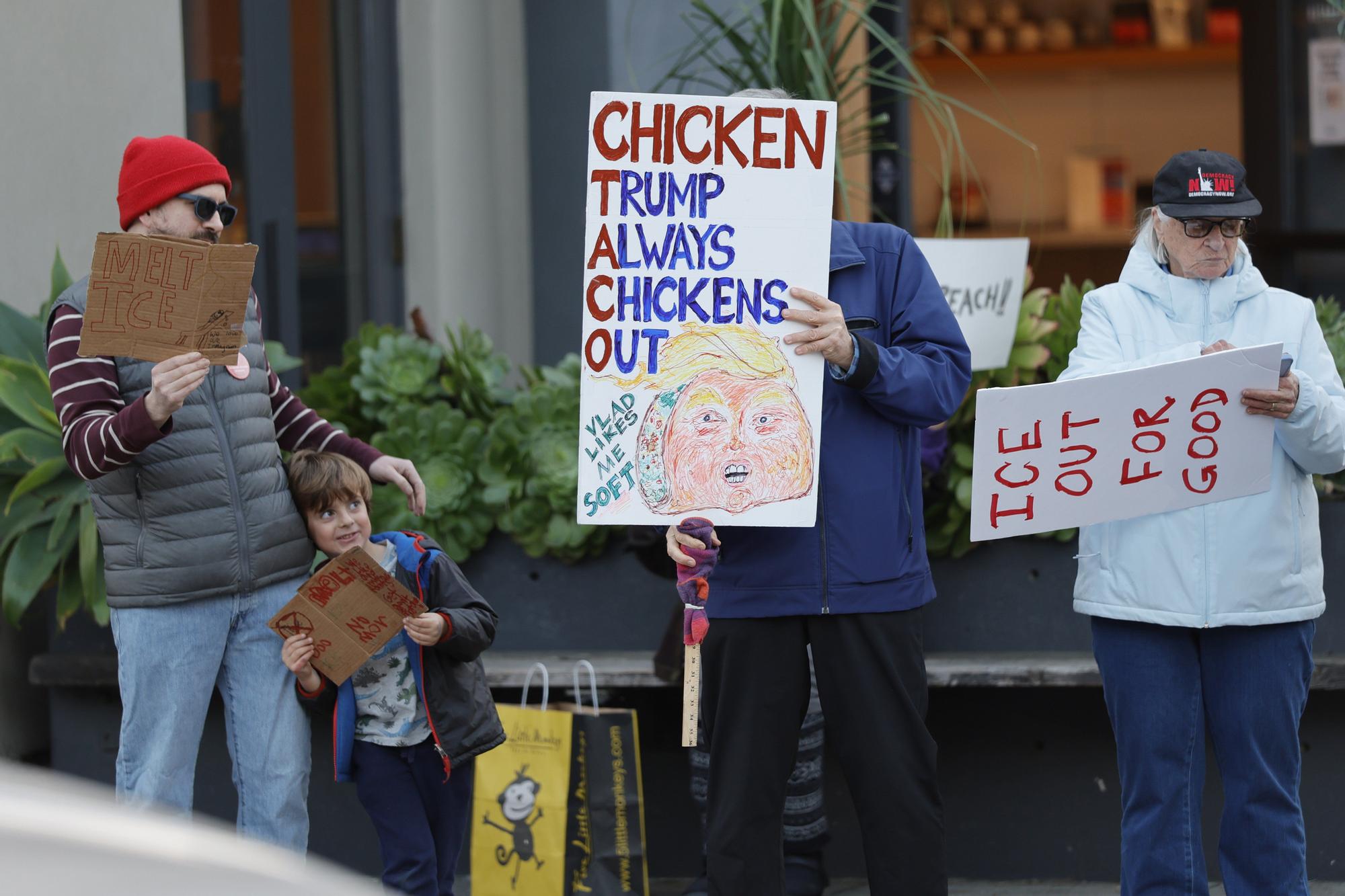 Miles de personas se manifiestan en Minneapolis en una nueva jornada de ...