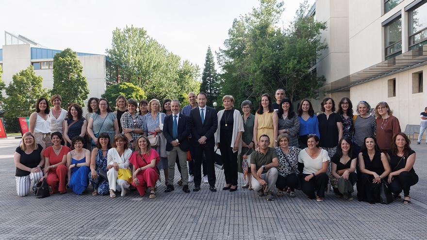 150 personas asisten al encuentro alumni UPNA en el 25º aniversario de ...