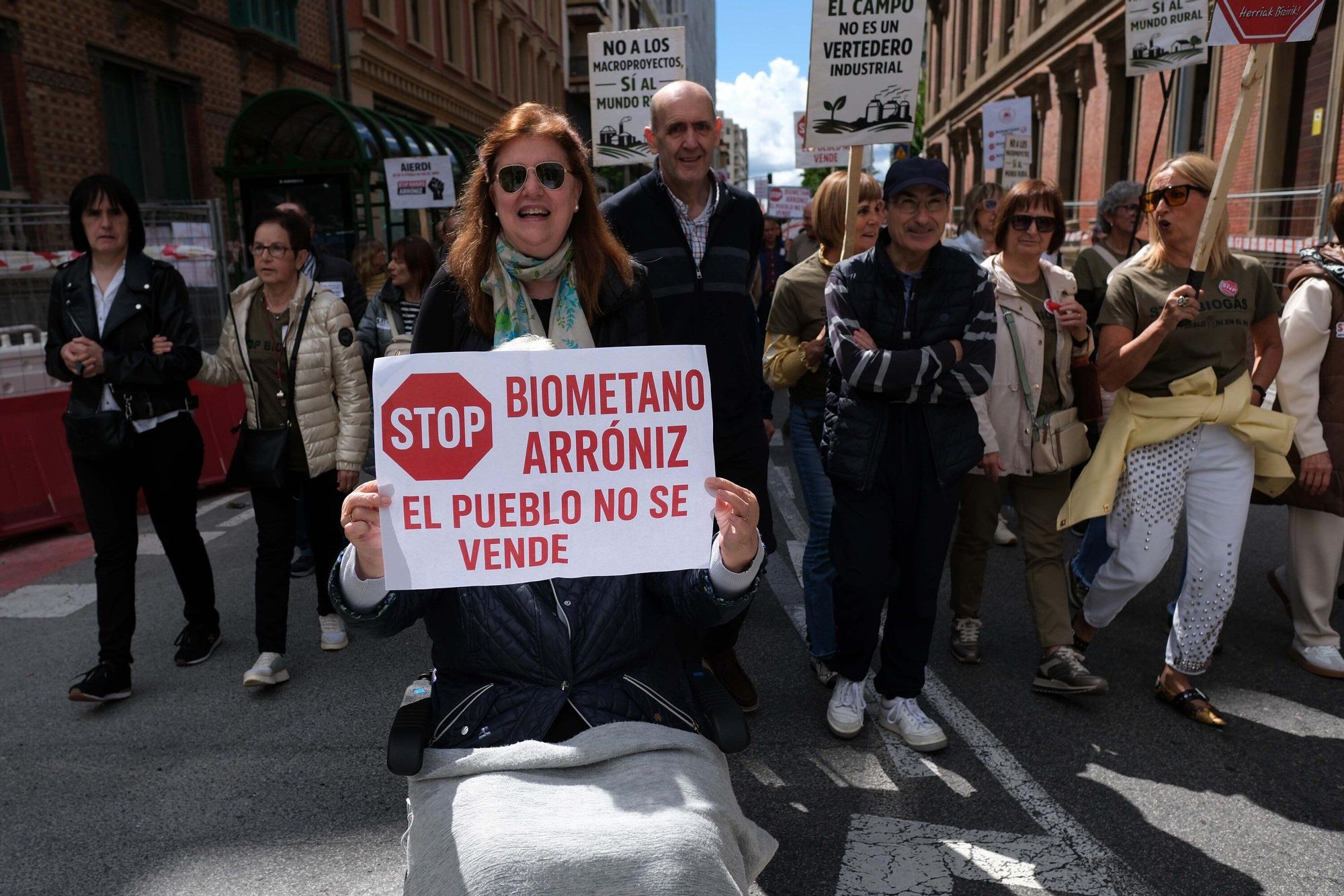 Fotos de la protesta contra las macroplantas de biogás en Pamplona