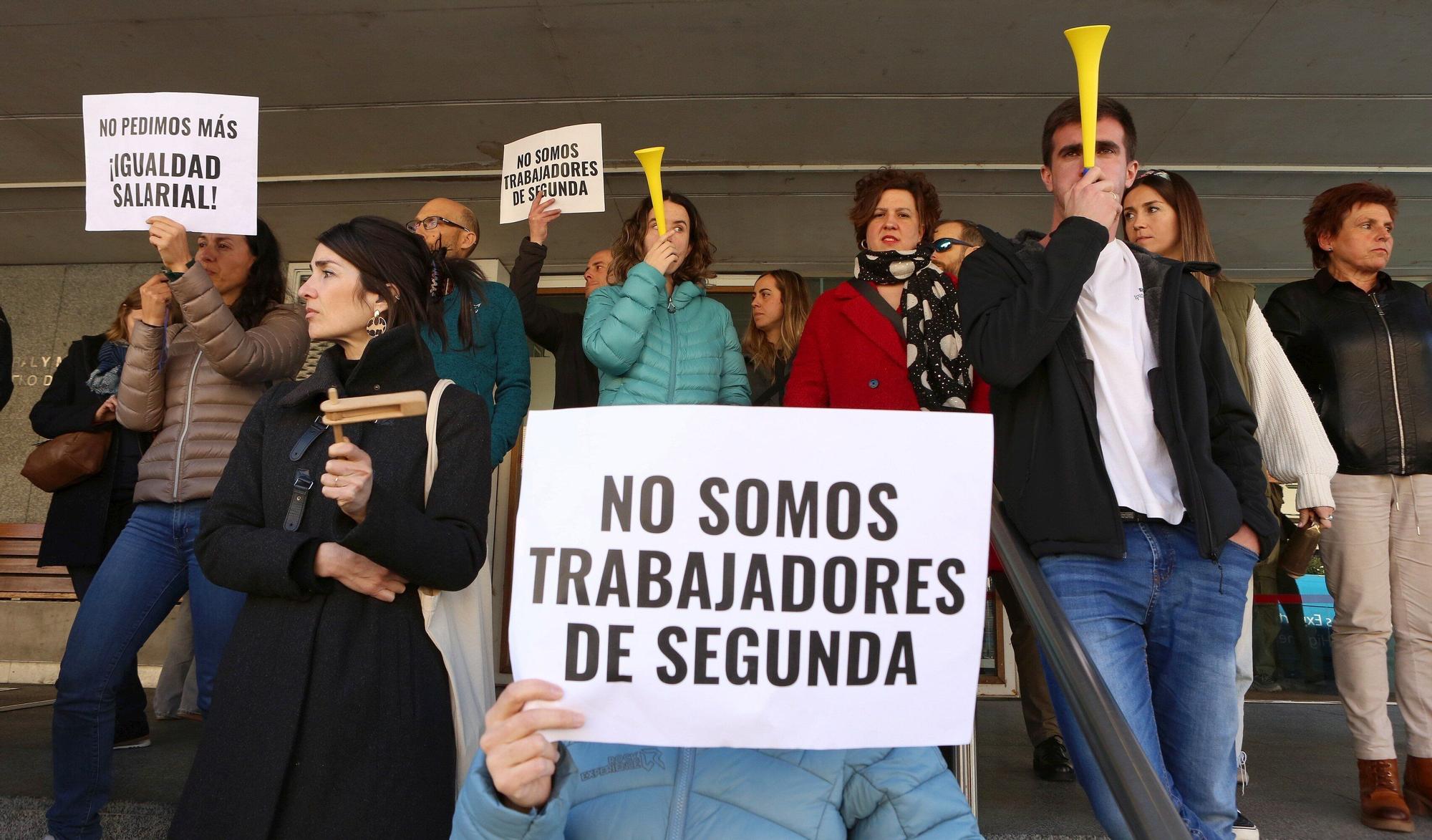 Trabajadores de INTIA se concentran para denunciar discriminación salarial