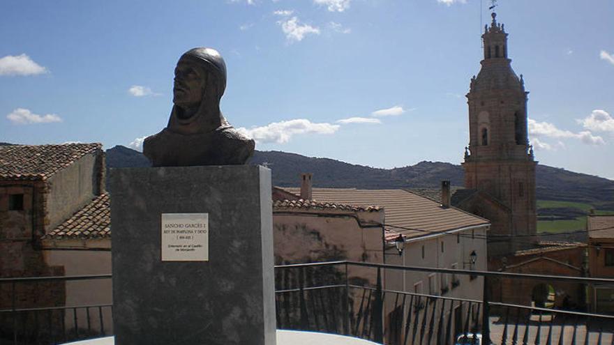 Monjardín: el castillo y la villa