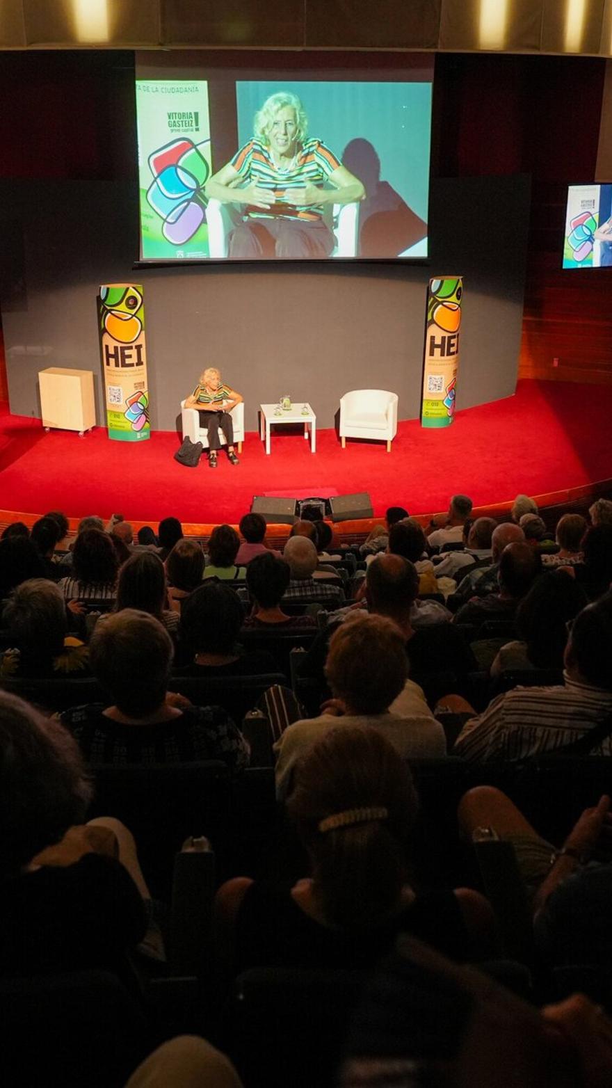 En imágenes: Gran expectación para escuchar a la exalcaldesa de Madrid ...