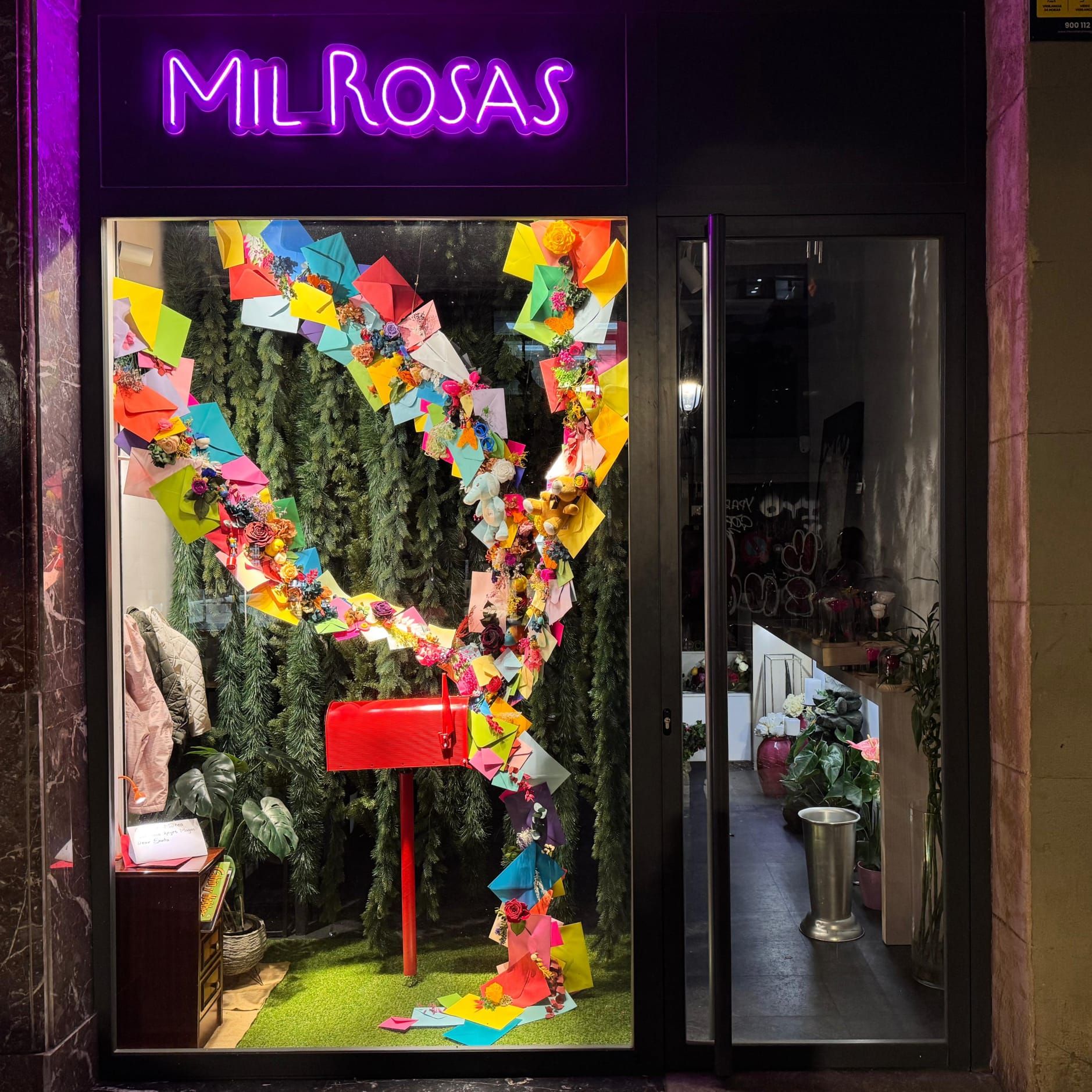 Artesanía | Veinte años dedicados al arte floral: Mil Rosas, mucho más ...