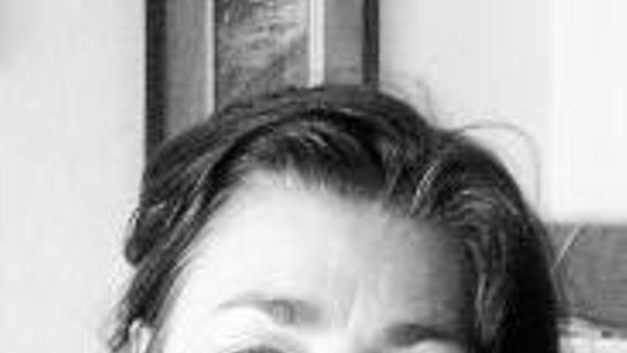 Emma Alonso recopila sus relatos en 'Las ataduras del tiempo'