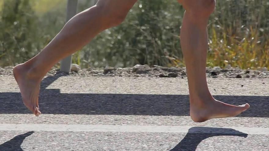 Correr descalzos para evitar lesiones