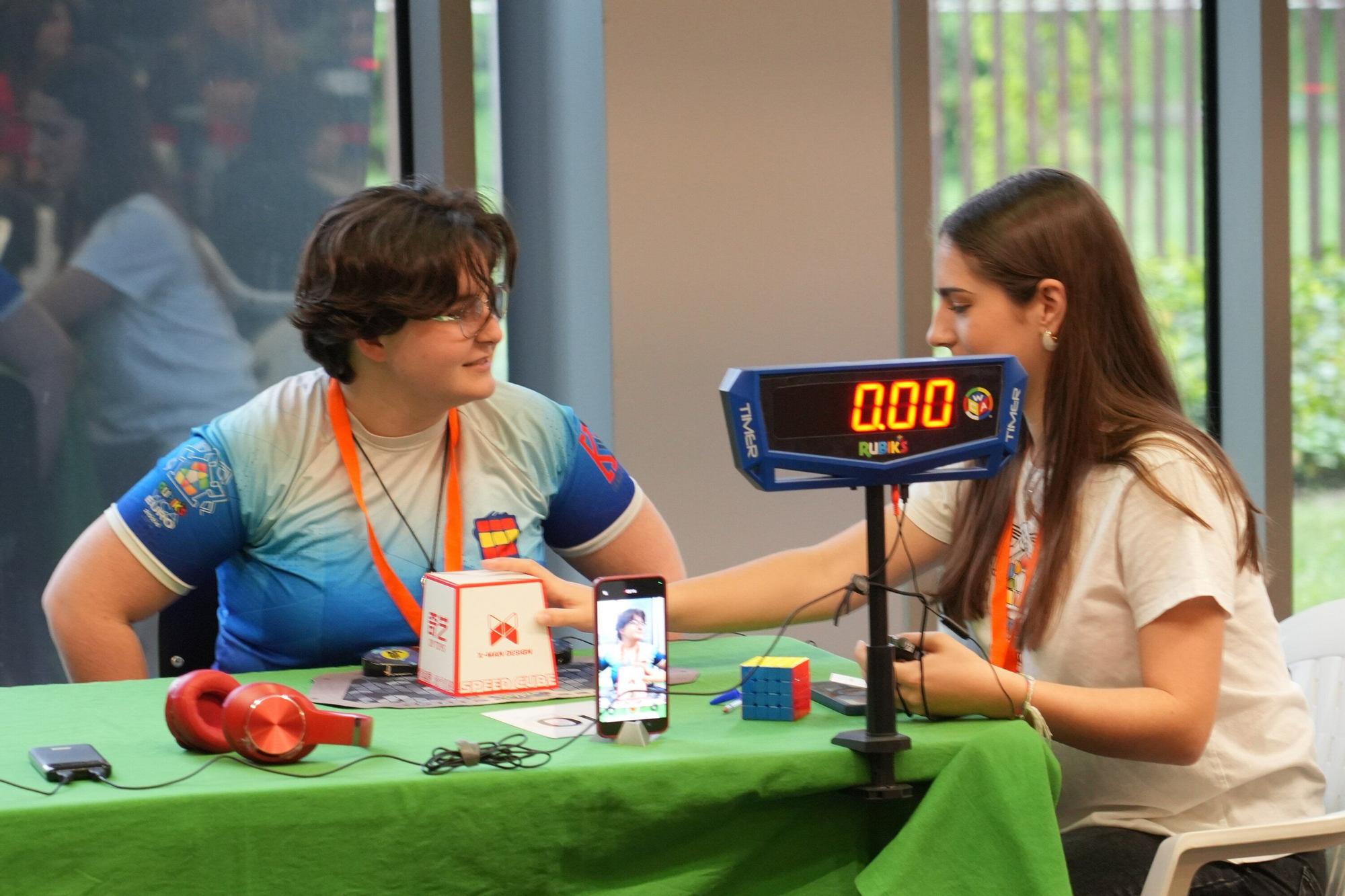 El campeonato de Rubik llega a Vitoria