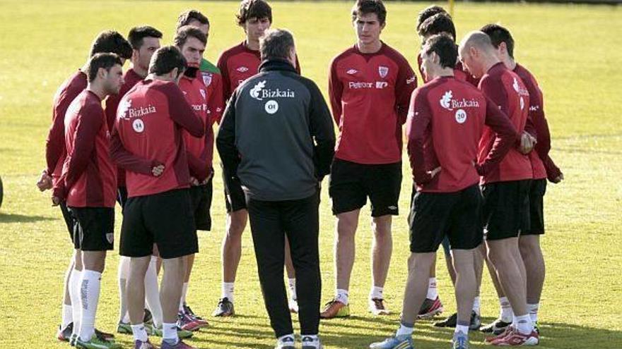 Bielsa ensaya con un once con San José y Toquero por Gurpegi y De Marcos