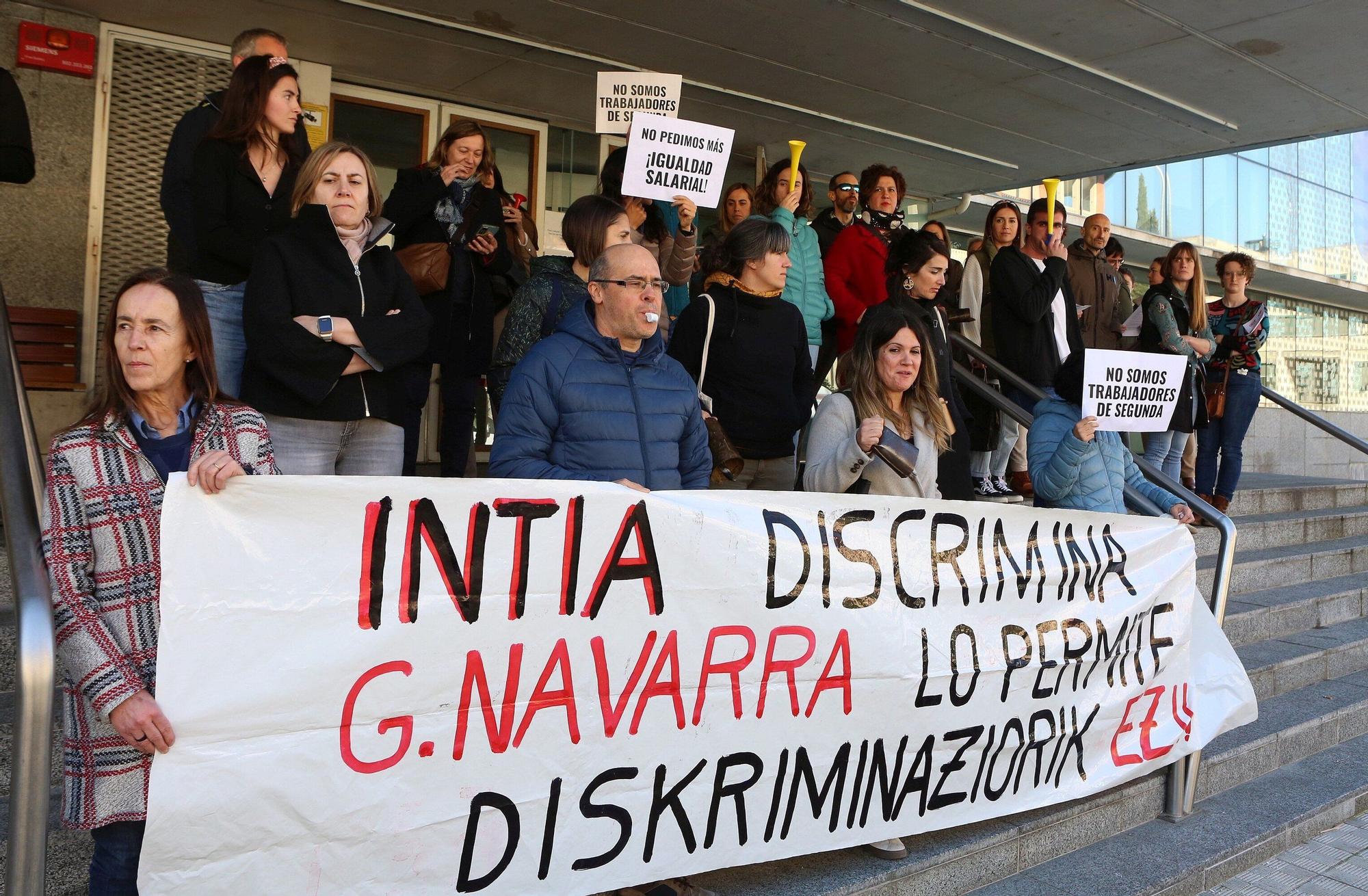 Trabajadores de INTIA se concentran para denunciar discriminación salarial