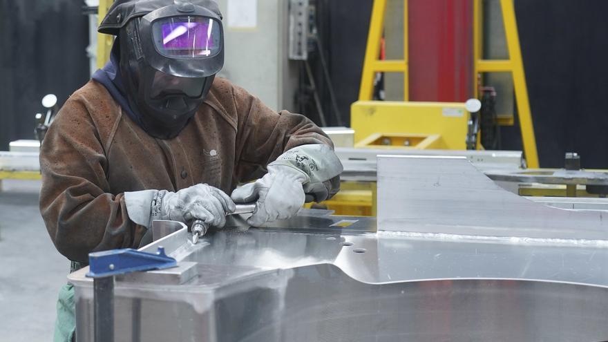 El sector industrial copa el 81% de los nuevos contratos en Álava