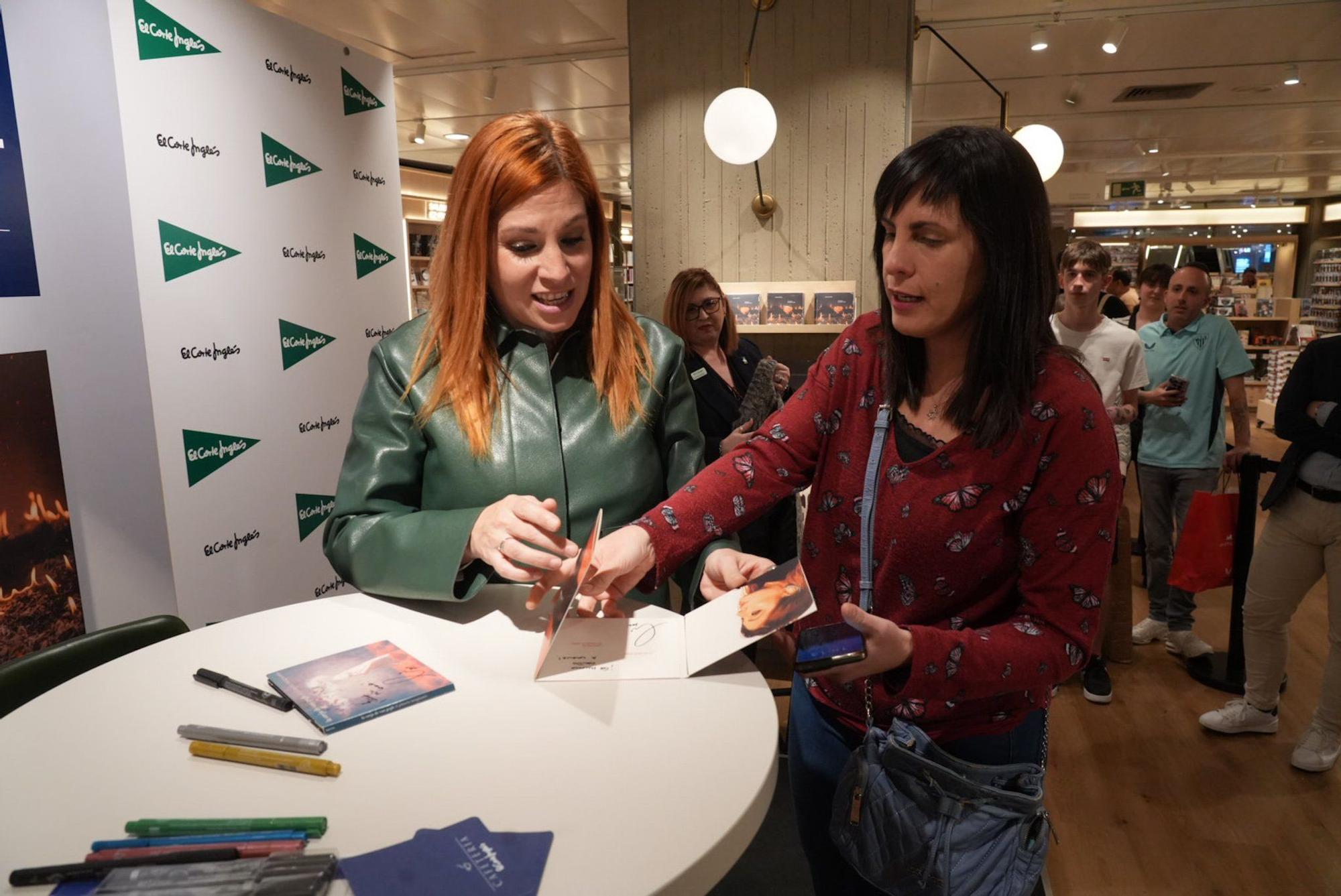 En imágenes: firma de discos de Leire Martínez en Bilbao