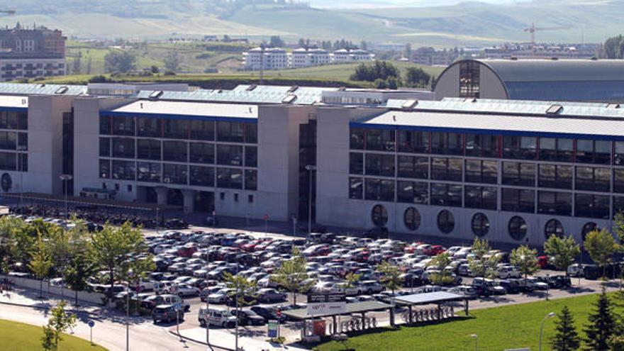 El Gobierno estudiará implantar Medicina en la UPNA