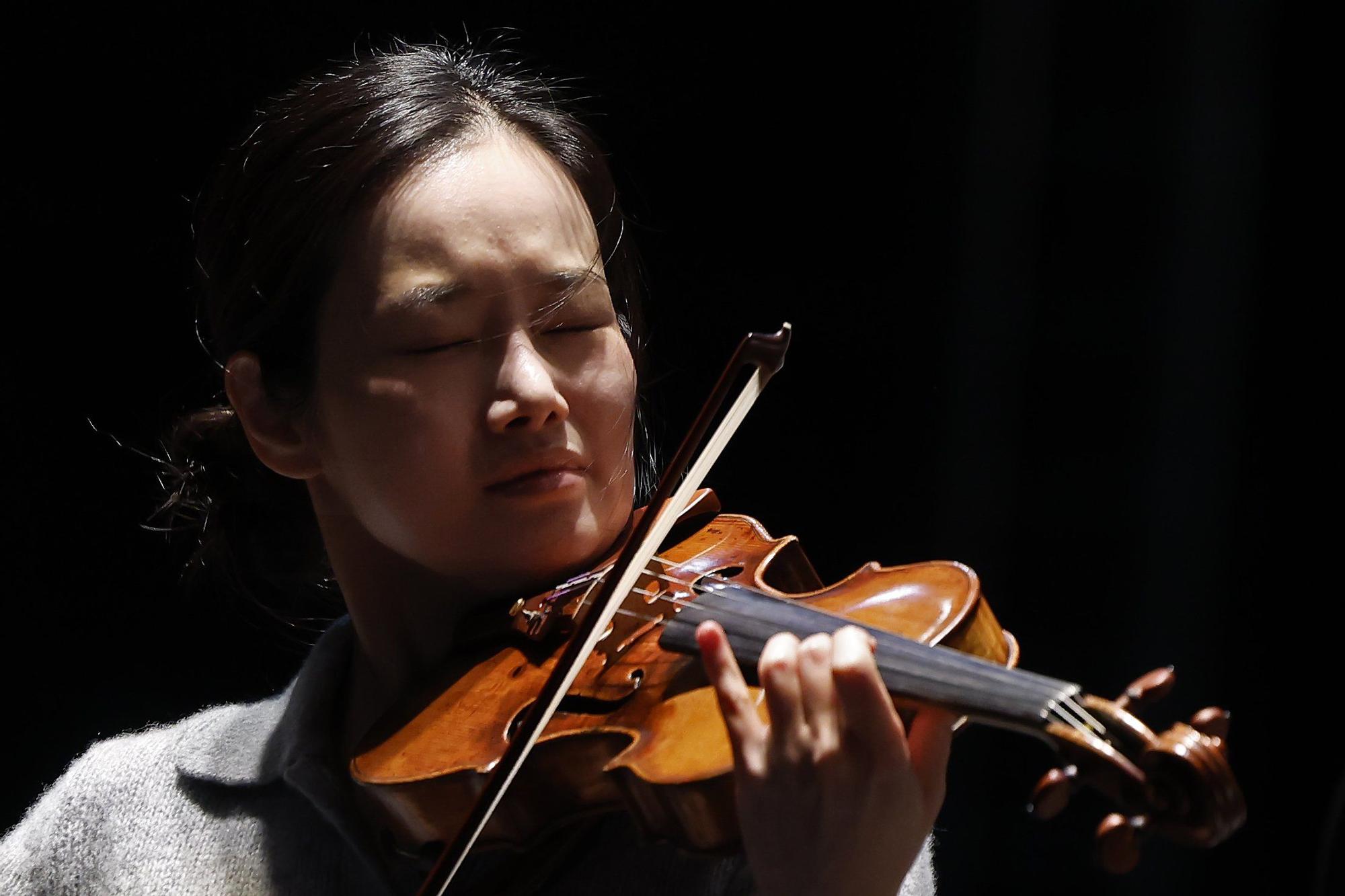 La estrella surcoreana del violín Bomsori Kim, que actúa estos días en ...