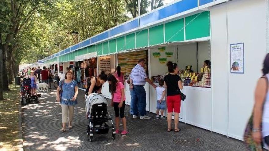 Zarautz inaugura la feria de verano con 35 puestos junto al polideportivo