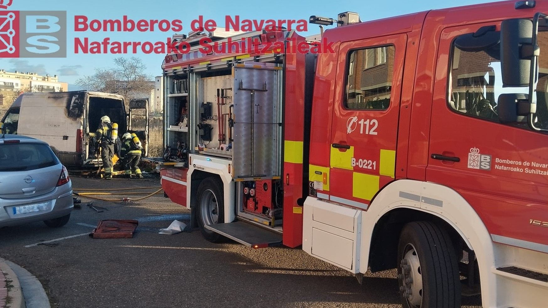 Fotos del incendio de una furgoneta en Tudela