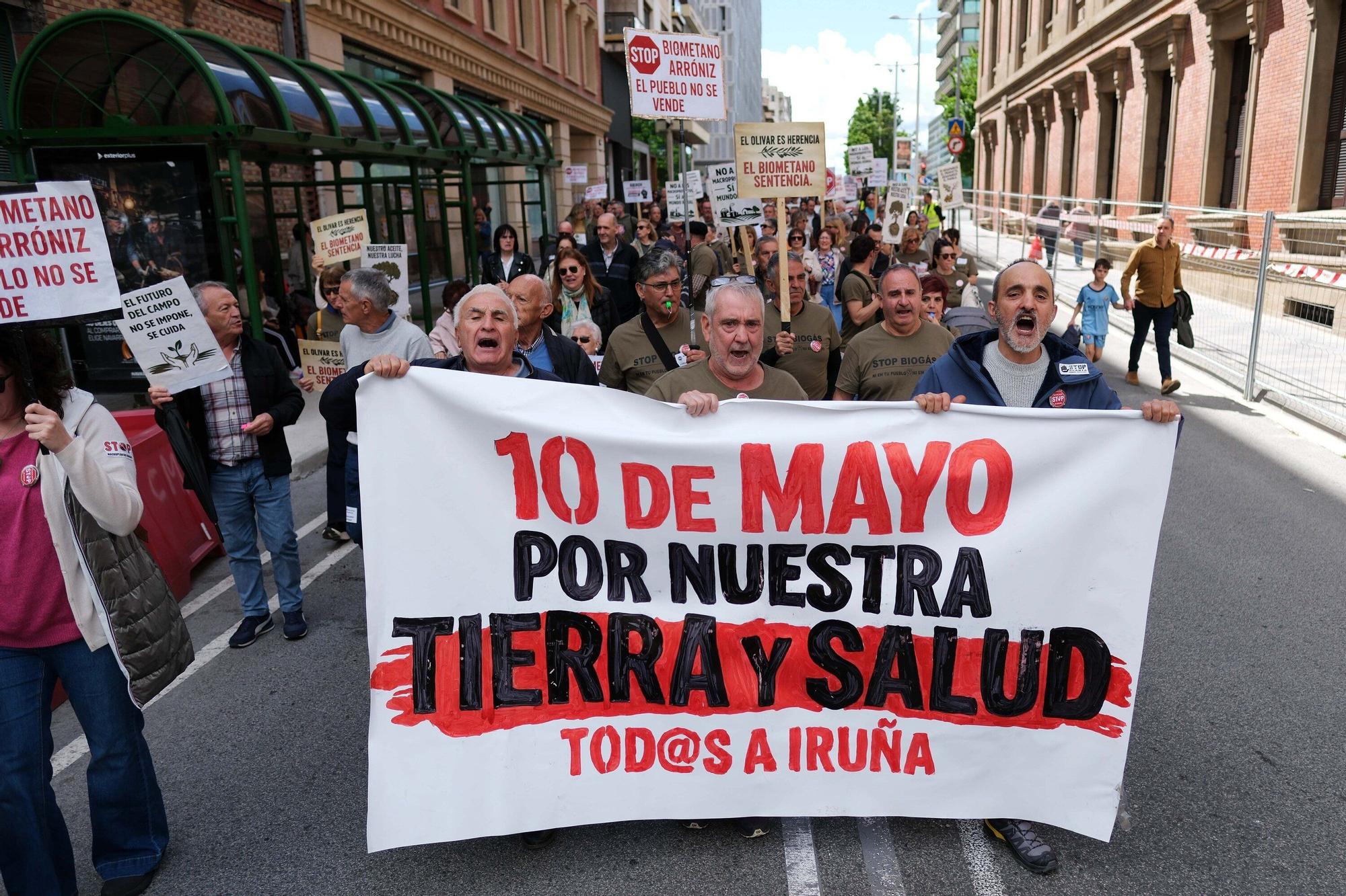 Fotos de la protesta contra las macroplantas de biogás en Pamplona