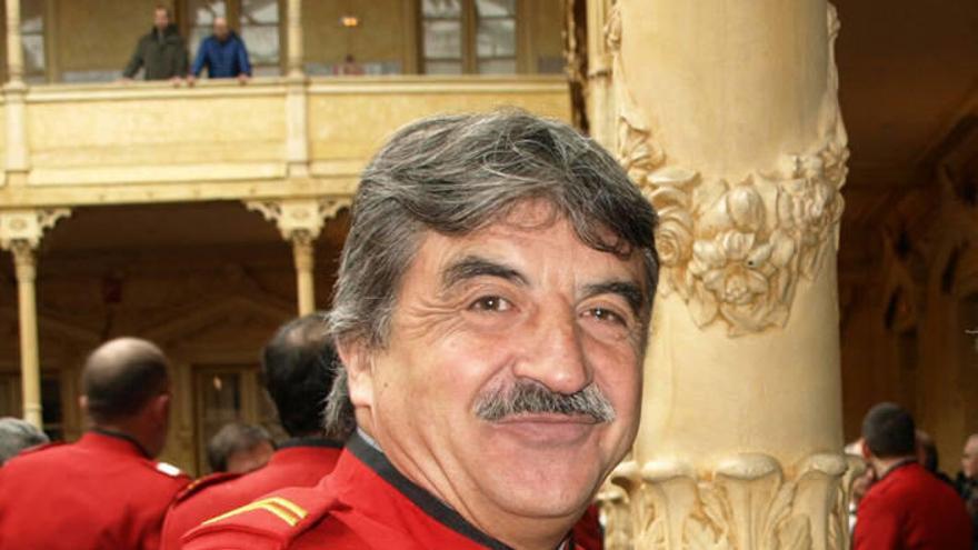 El comisario de Policía Foral Mario Zunzarren y su pareja, los ...