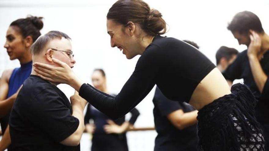 Una coreografía para ofrecer y arrebatar el corazón del público
