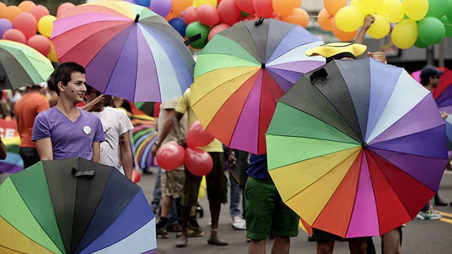 Rusia estudiará prohibir a los homosexuales que donen sangre