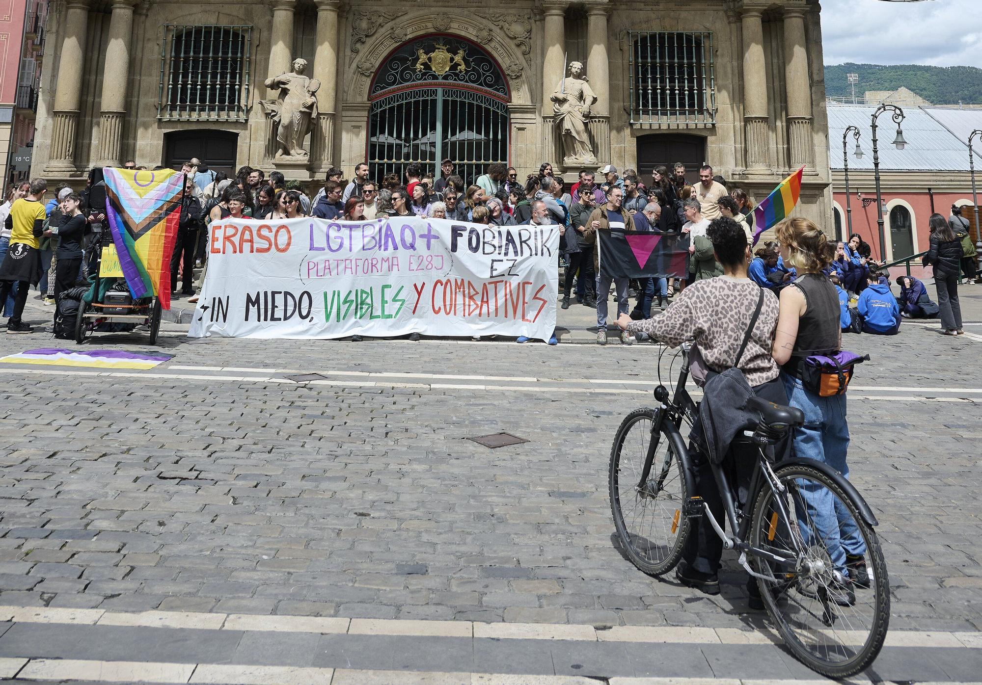 Concentración en Pamplona con motivo del Día Internacional contra la ...