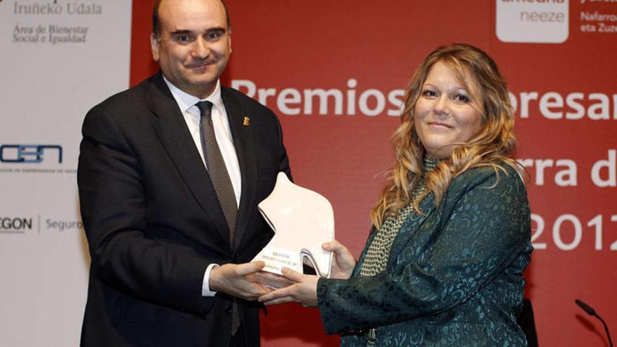 Amedna reconoce a Yolanda Falcón y Anabel Zariquiegui en sus premios