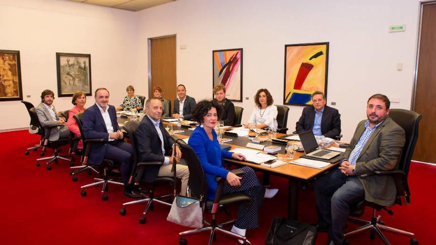 Los derechos lingüísticos en la Mesa y Junta de Portavoces del Parlamento