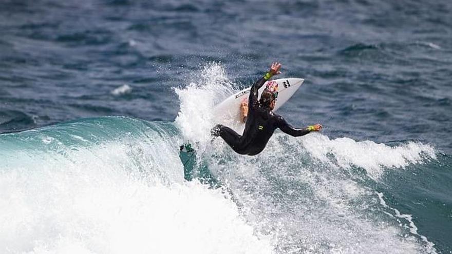 Tres surfistas vizcainos en el Red Bull Rivals