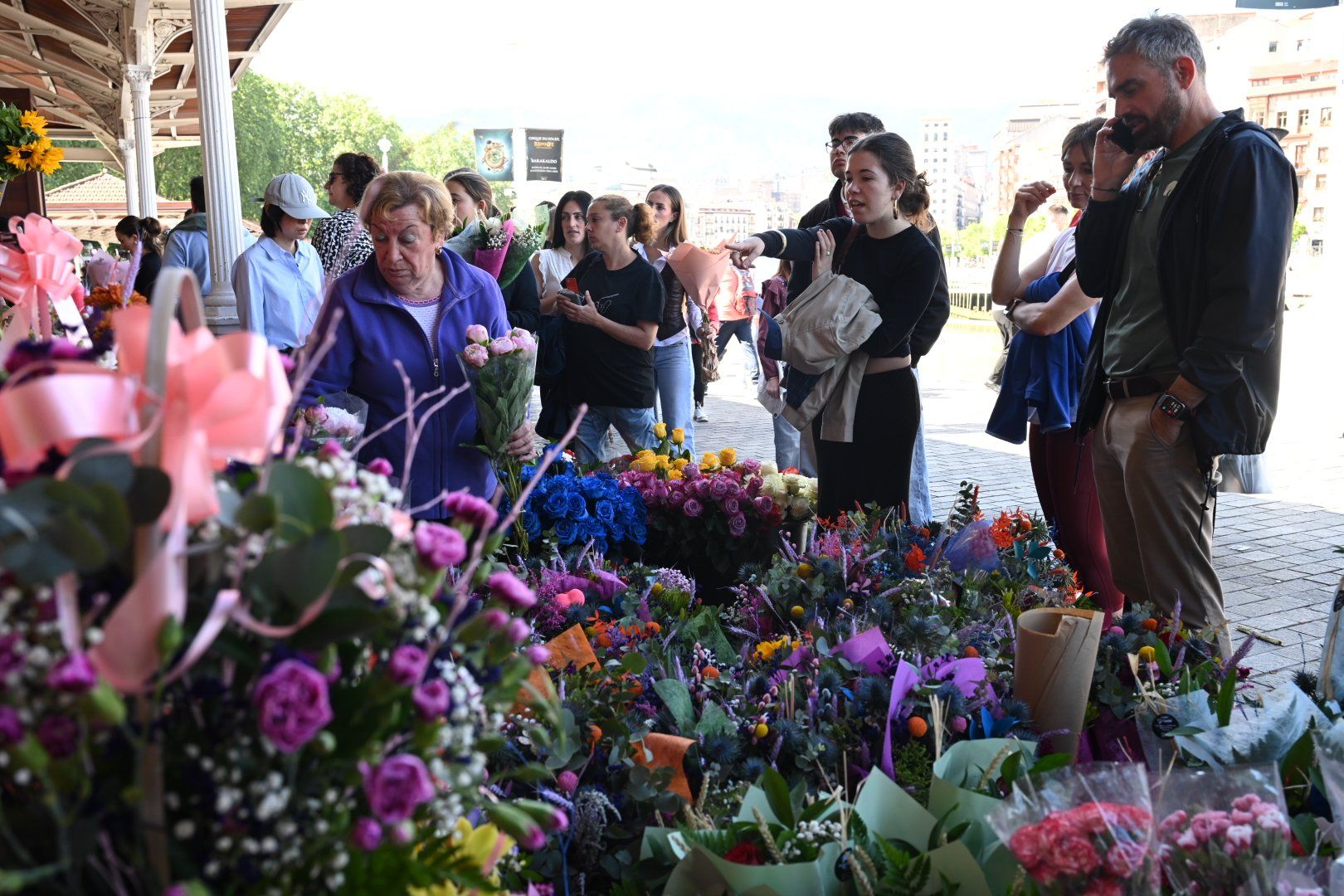En imágenes: El Mercado de Flores y Plantas del Arenal, a rebosar