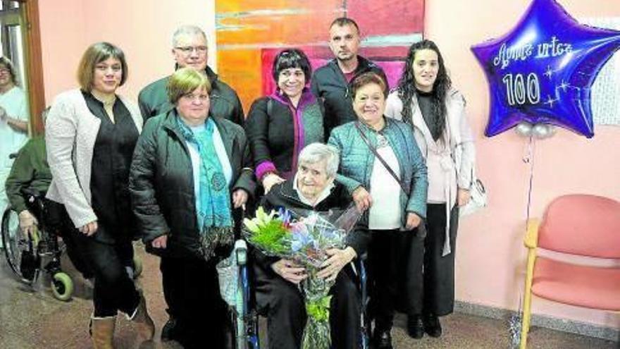 La señora María Gamio cumple 100 años en Elizondo