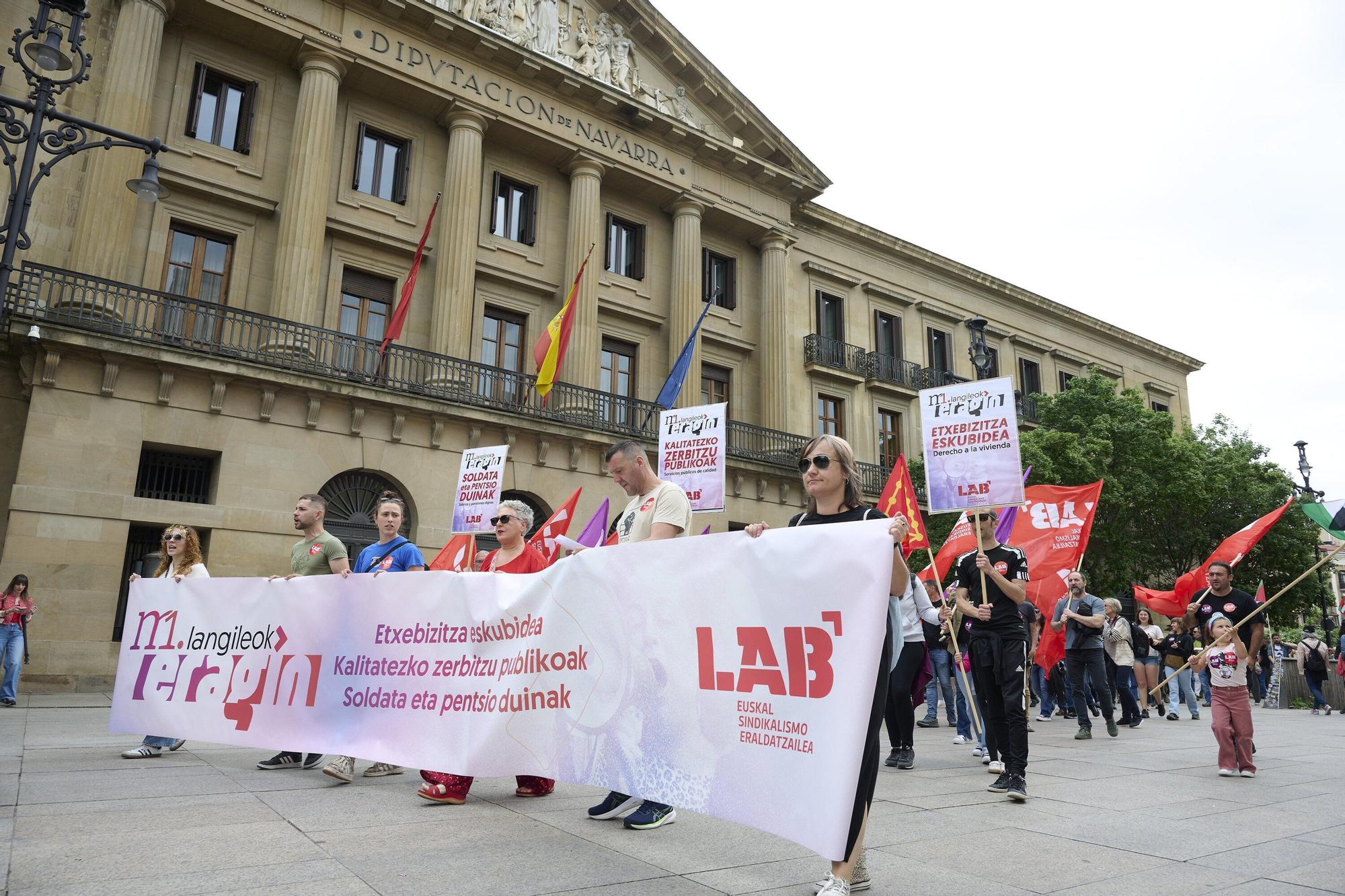 Fotos de la manifestación de LAB con motivo del 1 de mayo
