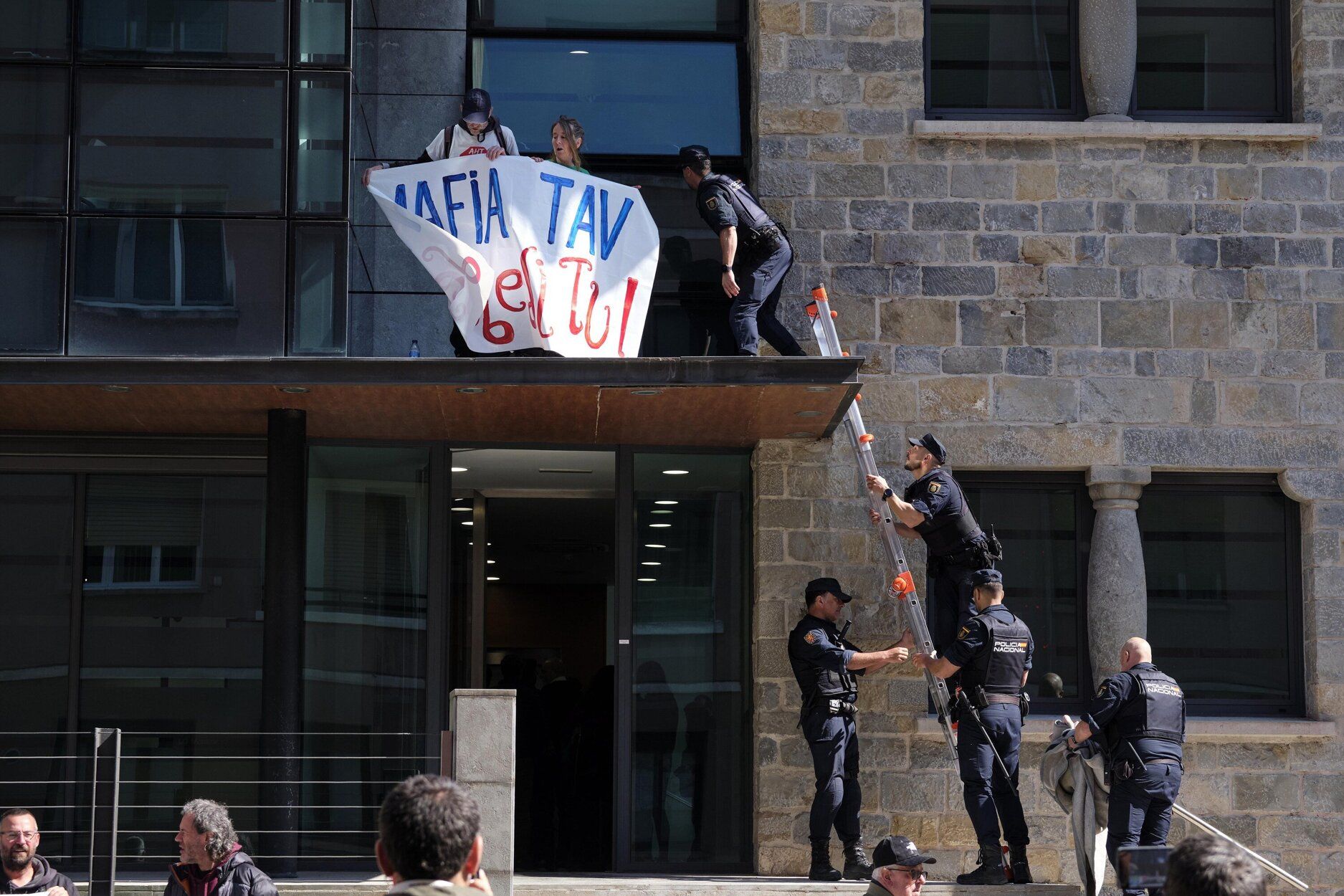 Protesta contra el TAV en la CEN