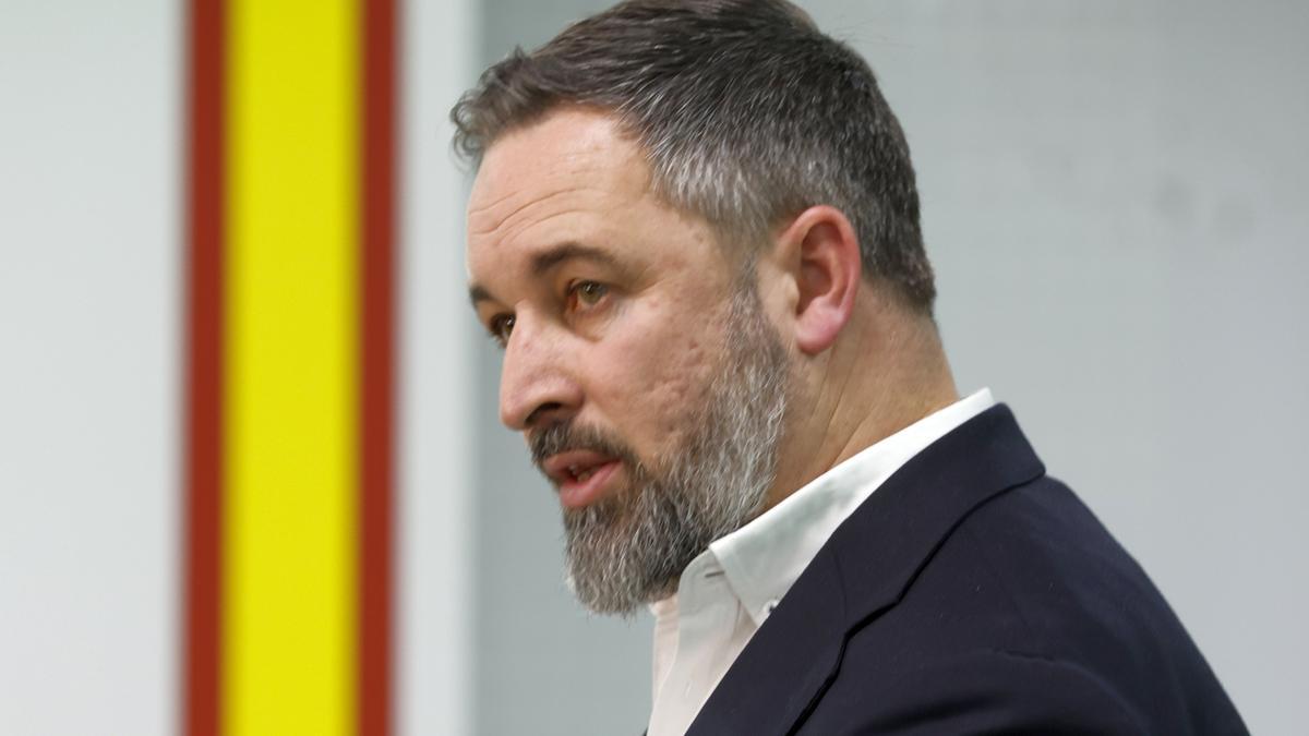 Cuatro letras a Santiago Abascal