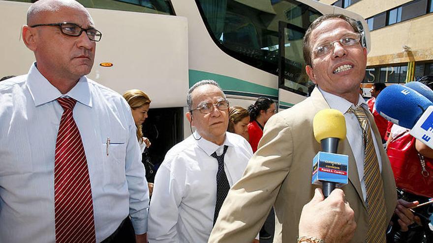 Llegan otros cinco disidentes excarcelados cubanos a España