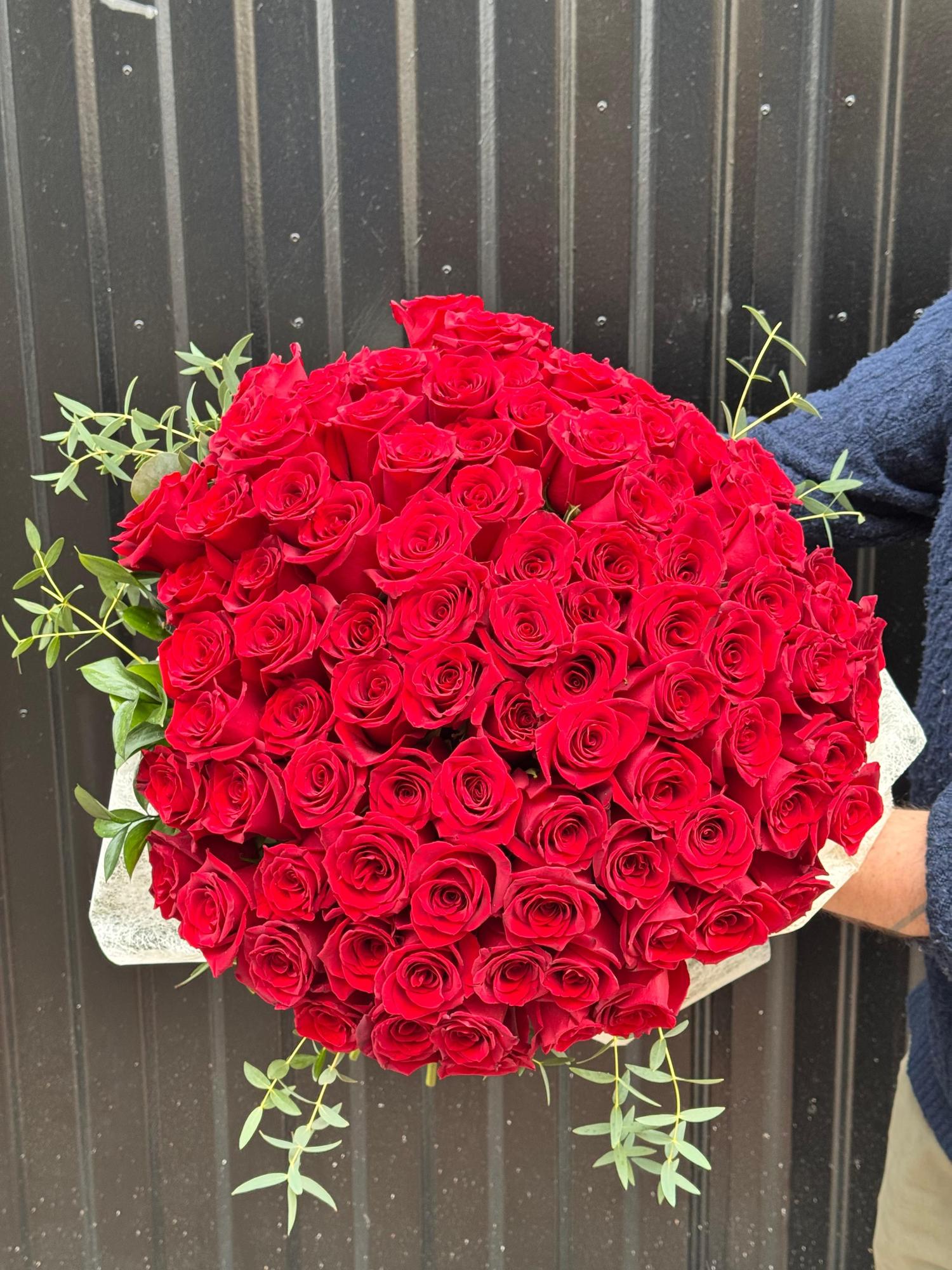 Artesanía | Veinte años dedicados al arte floral: Mil Rosas, mucho más ...