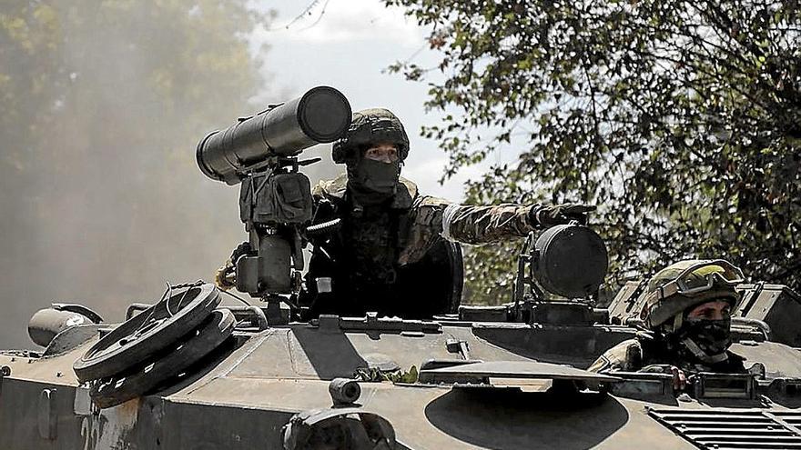 Ucrania prosigue la contraofensiva y Rusia busca más soldados